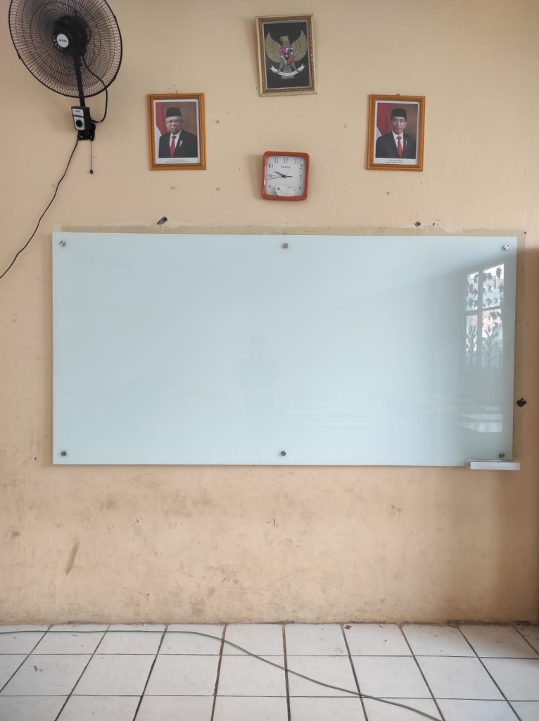 Berapa Harga Papan Tulis Kaca Glassboard? | Hanakoboard.com