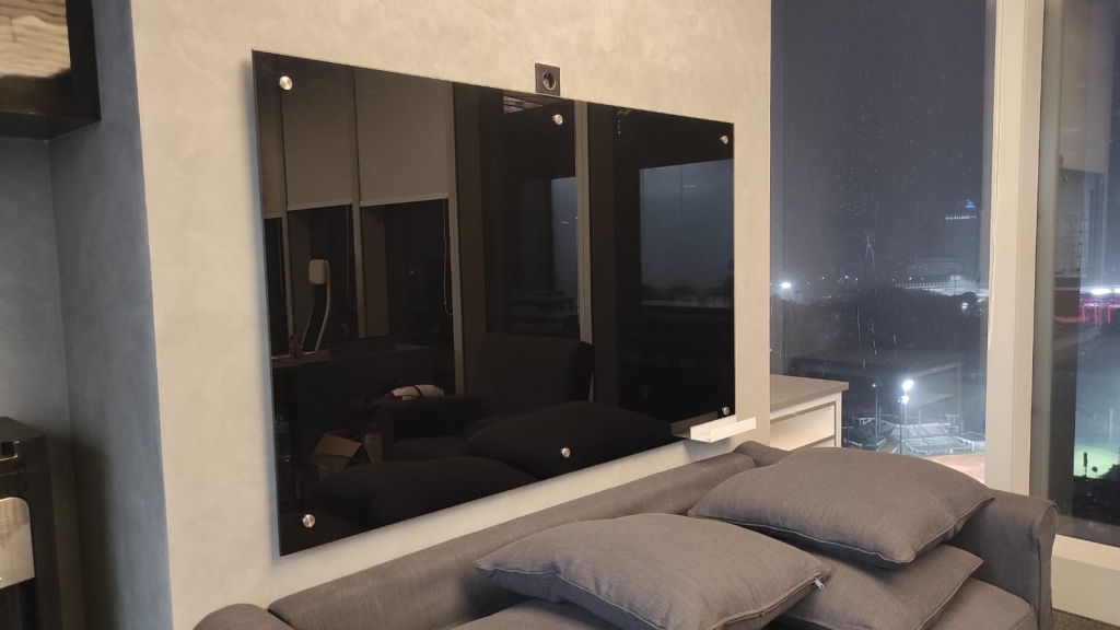 Jual Glassboard Papan Tulis Kaca Hitam 120×180 5mm | Hanakoboard.com